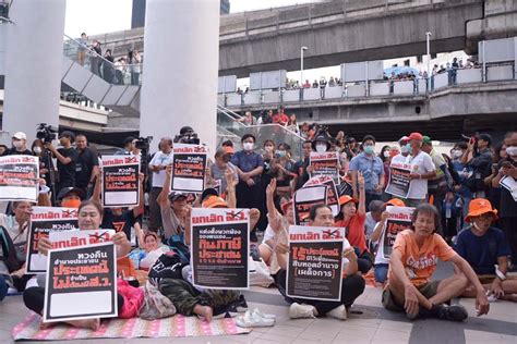 การเมือง ม็อบส้มชู3นิ้ว ชุมนุมใหญ่หน้าหอศิลป์ อัดสส สว งดออกเสียง