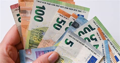 Geld vom Staat bei der Steuer Über 700 Euro bekommen so geht s
