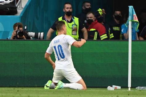 هدف شيك من منتصف الملعب الأجمل في يورو 2020 أخبار صحيفة الرؤية