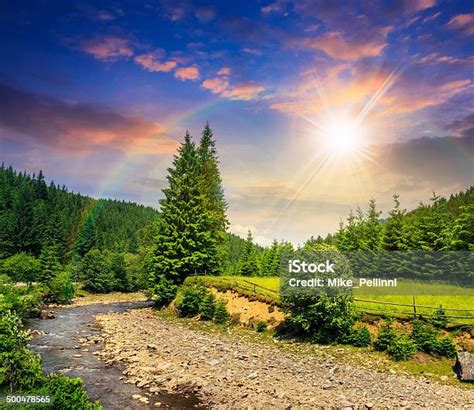 개척시대의 산 강 근처에 임산 앳 선셋 0명에 대한 스톡 사진 및 기타 이미지 0명 강 경관 Istock