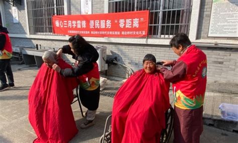 暖心三月学雷锋 便民服务暖人心