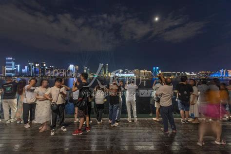 浙江杭州：奥体中心夜景迷人 人民图片网
