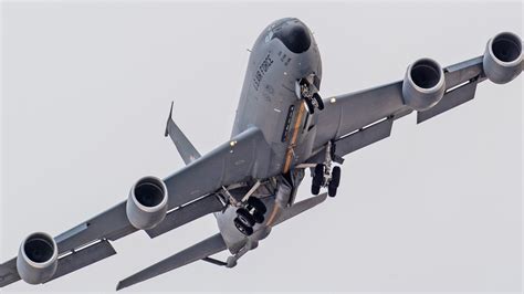 A Dozen Of The Most Unusual Variants Of The Ubiquitous KC-135 Family Of ...