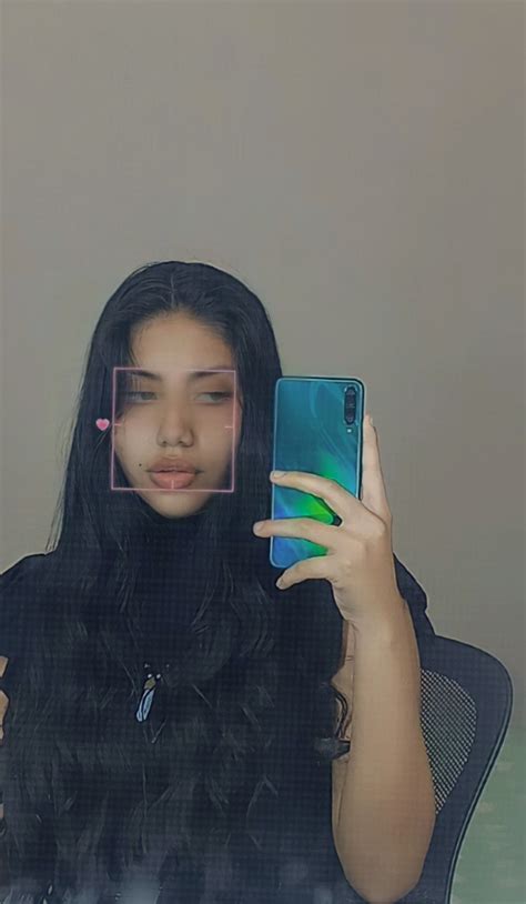 Pin By Laura Talavera On Laurafernanda4007 In 2022 Mirror Selfie