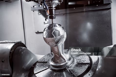 금속 가공 Cnc 밀링 머신입니다 절단 금속 현대 처리 기술입니다 Cnc 장치에 대한 스톡 사진 및 기타 이미지 Cnc 장치
