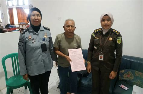 Kejari Dompu Eksekusi Penahanan Terpidana Korupsi Proyek Pengadaan Alat
