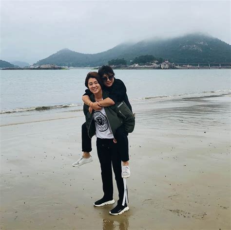 チェ・ナヨンさんのインスタグラム写真 チェ・ナヨンinstagram「31년 살면서 업혀만 봤지 처음으로 업어본 엄마