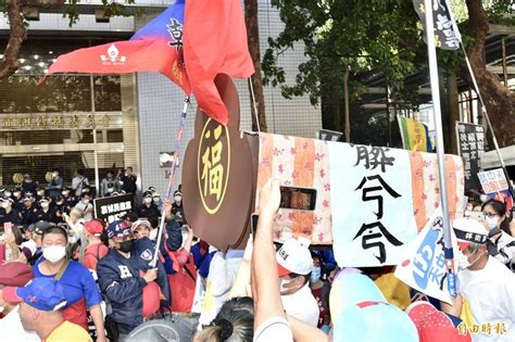 中天換照》聲援中天抬棺抗議 群眾與警方爆發推擠衝突 生活 自由時報電子報