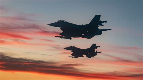 زيلينسكي يعلن وصول طائرات مقاتلة من طراز F 16 إلى أوكرانيا
