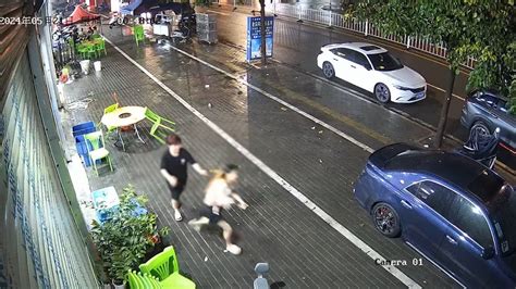 价值3000多的猫放在店门口，被一对路过男女顺走，猫主人气愤寻人凤凰网视频凤凰网