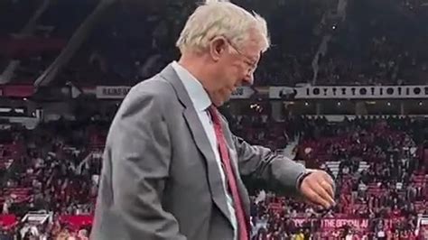 Man Utd Fans Love Sir Alex Fergusons Throwback Gesture At Wolves Game