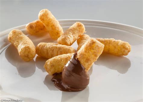 Menachem Reiss קצת שוקולד השחר העולה נותן טעם לארוחה שלמה — With