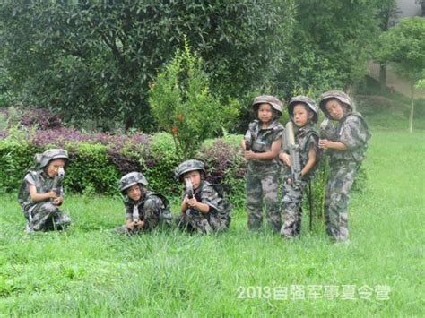 户外真人cs大战70张图 成都自强青少年军事夏令营「图片」