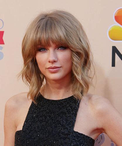 Taylor Swifts Elusive Belly Button Spotted Again