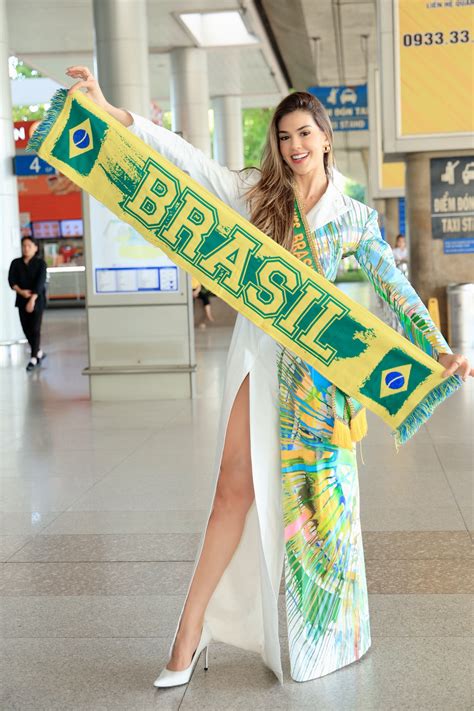 Dàn thí sinh Miss Earth 2023 diện áo dài khi đến Việt Nam Tuổi Trẻ Online