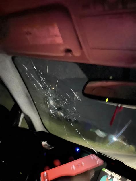 សូមប្រុងប្រយ័ត្ន ករណីគប់កញ្ចក់រថយន្តមួយគ្រឿង ខូចខាតយ៉ាងដំណំ ស្ថិតនៅផ្លូវ៤១