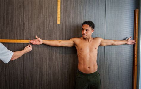 ویتور روکه در تست های پزشکی بارسلونا عکس طرفداری