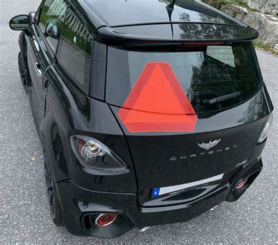 Nära sex av tio har upplevt en farlig situation när en mopedbil körs om