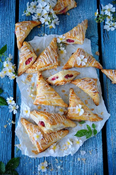 Przepis Francuskie pierożki z rabarbarem przepis Gotujmy pl