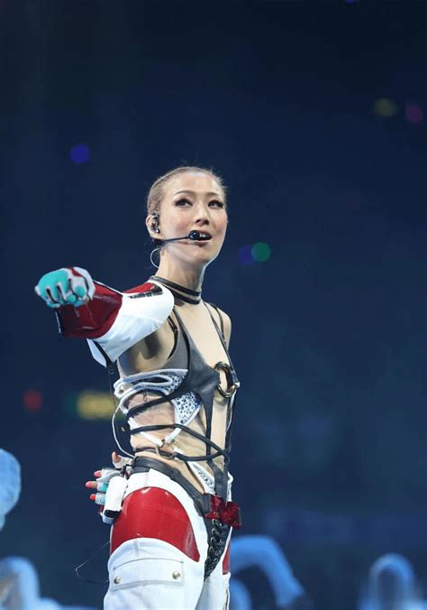 郑秀文香港演唱会换16个造型，以另类怪异为美，出自国际名师之手