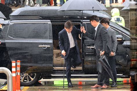 지팡이 짚은 채 구속 여부 갈림길에 선 이재명 대표 Fn영상