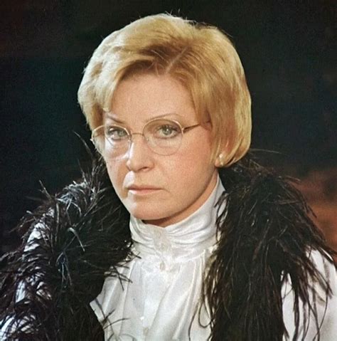 мисс Эмили Брент 1 цитата персонажа