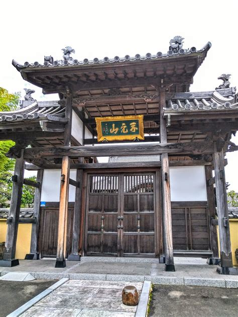 万寿寺宮城県東照宮駅の投稿1回目。万寿寺は、仙台市青葉区に境内を構える黄檗宗の寺院 ホトカミ