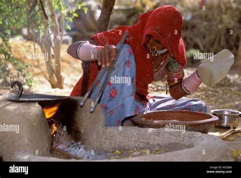 Young Patel Woman Bakes Chapattis The Traditional Indian Food Of