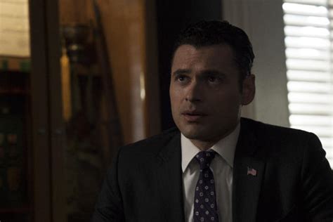 Aaron On The Move Designated Survivor Season 1 Episode 21 Tv Fanatic