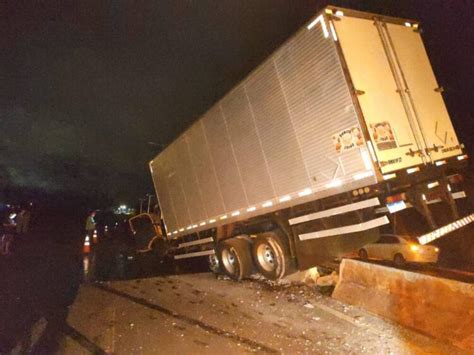 Caminhoneiro Morre Após Bater Em Outra Carreta Na Br 262 Portal Top
