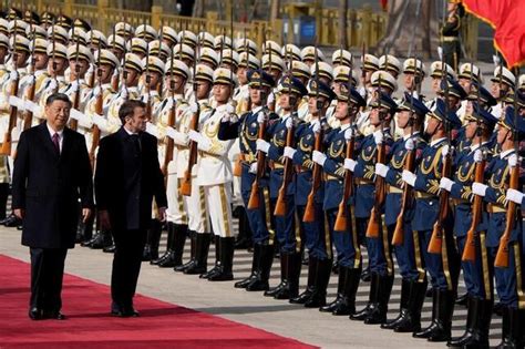 En Chine Emmanuel Macron Dit Compter Sur Xi Jinping Pour Ramener La