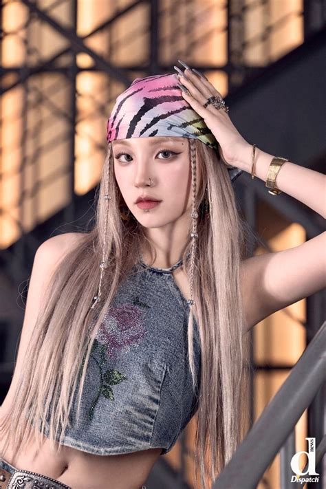 Pin de 𝐀𝐭𝐥𝐚𝐧𝐭𝐢𝐬 en Yuqi Famosos Celebridades Walpaper kpop