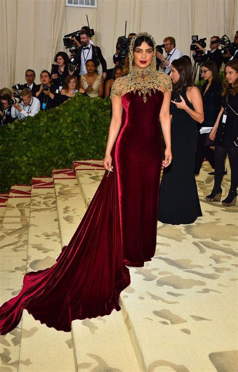 Met Gala Les Tenues Les Plus Marquantes Robe De C L Brit S