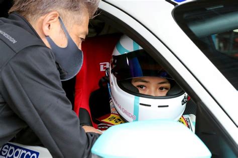 【画像ギャラリー】全41枚 モータースポーツデビューを果たした織戸茉彩さんのヤリスカップカーを見る 自動車情報誌「ベストカー」