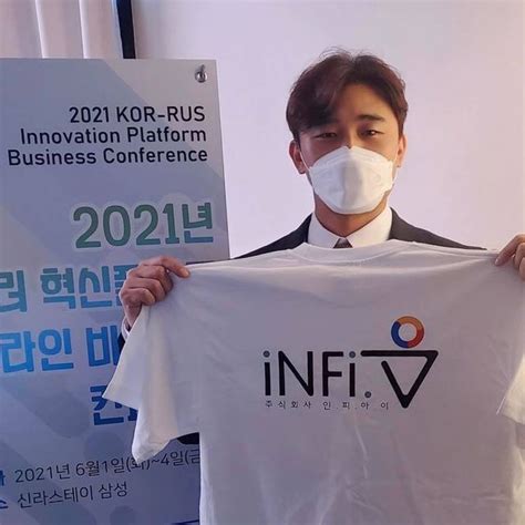 퇴근길 아파트 우편함에 무언가 잔뜩 들어 있다 우편물들 순간 두려웠다 항상 그러했다 불안하고 두려웠던 직감은 항상 틀린