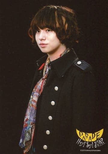 駿河屋 Hey Say Jump伊野尾慧バストアップ・衣装黒・左向き・背景黒「hey Say Jump Live Tour