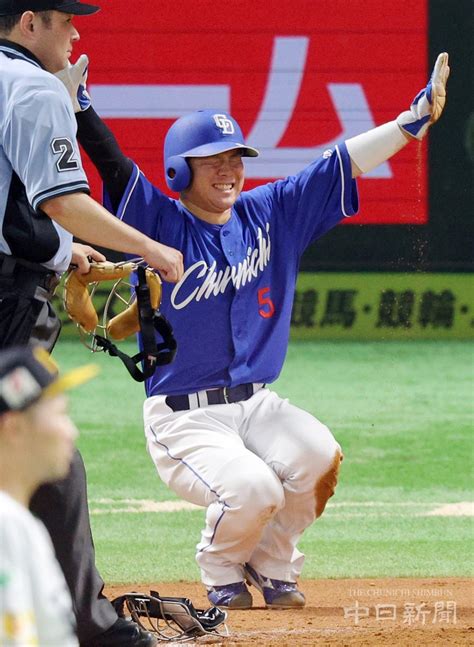 中日新聞写真部 On Twitter 【ドラゴンズ】 8回表、高橋周平選手の決勝二塁打で一塁から生還した村松選手。ソフトバンクに勝ち越し