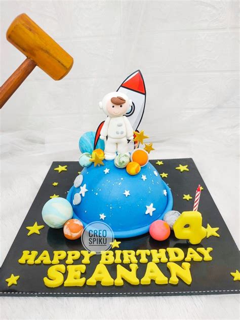 Astronaut And Alien Solar System 1st Birthday Single Tier Cake Artofit