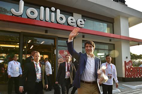 Canadas Justin Trudeau Visits Jollibee In Manila Abs Cbn News