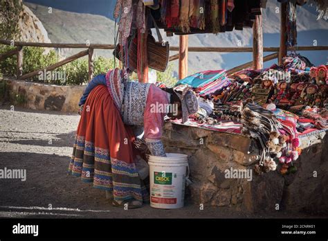 Peruanisches kostüm Fotos und Bildmaterial in hoher Auflösung Alamy