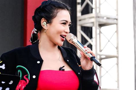 Si Janda Cabe Rawit Pede Pamer Ketek Di Mobil Gaya Seksi Wika Salim
