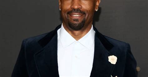Comedian Deon Cole Defends His Bellbottomed Gucci Suit Against
