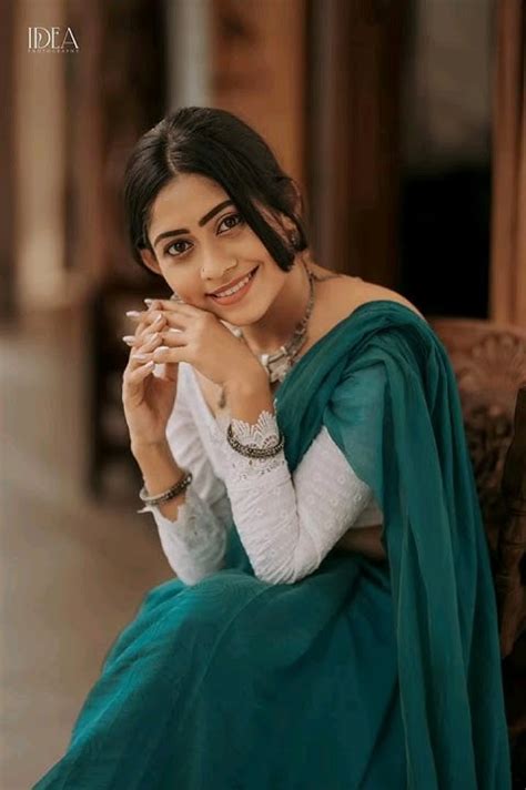 පුංචි වලව්වක ජීවත් වෙන ලස්සන කුමාරිහාමි කෙනෙක් 😍🖤🌸 Trending