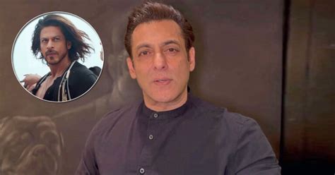 Tiger 3 Salman Khan Clicked Smoking On The Sets Wearing A Black