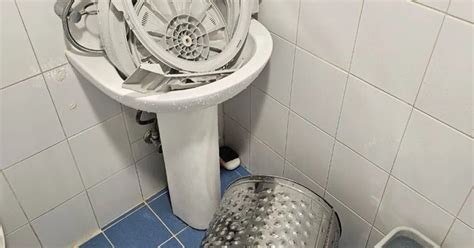 세탁기 분해 청소를 요청했습니다 작업이 빨리 진행되었고 엄청 친절하십니다 중간마다작업이 어떻게 진행되는지 실시간으로 동영상을 촬영하여 보내주십니다 정말 감사합니다