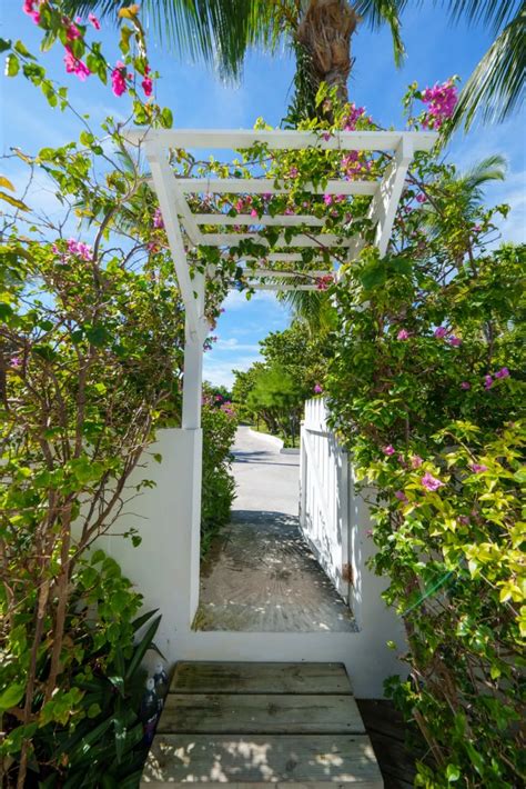 Runaway Hill Boutique Hotel Harbour Island Dunmore Realty