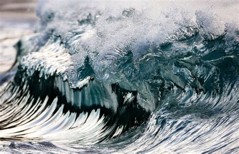 Магия водной стихии: 11 фантастических фотографий фактурных волн