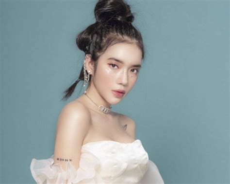 Lyly Là Ai Cô Ca Sĩ Xinh đẹp Gây Bão Trên Mạng Xã Hội