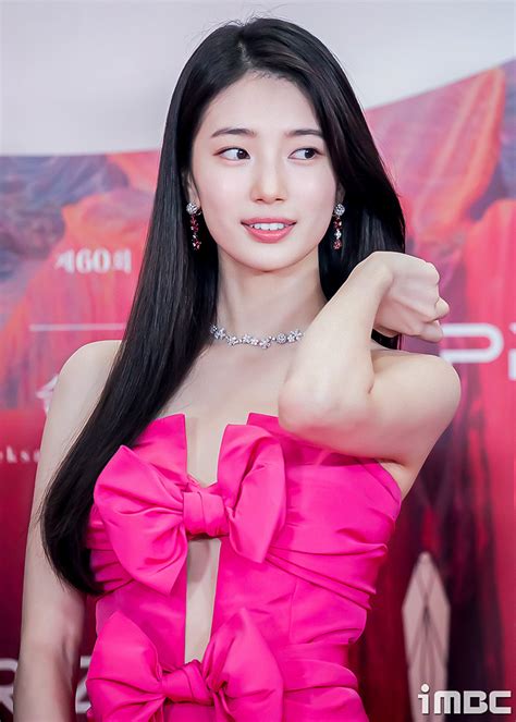 움짤 수지 우아한 핑크 리본 드레스