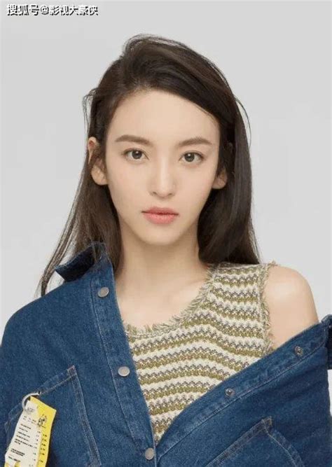 被曝恋情！刘恺威和小20岁女演员尤靖茹牵手散步，十指紧扣不要太浪漫 知乎